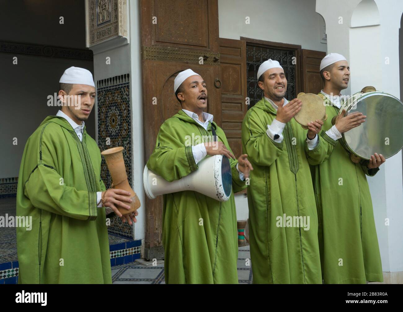 Berber musicians hi-res stock photography and images - Alamy