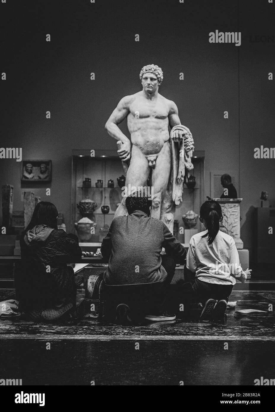 Museum talking Black and White Stock Photos & Images - Alamy