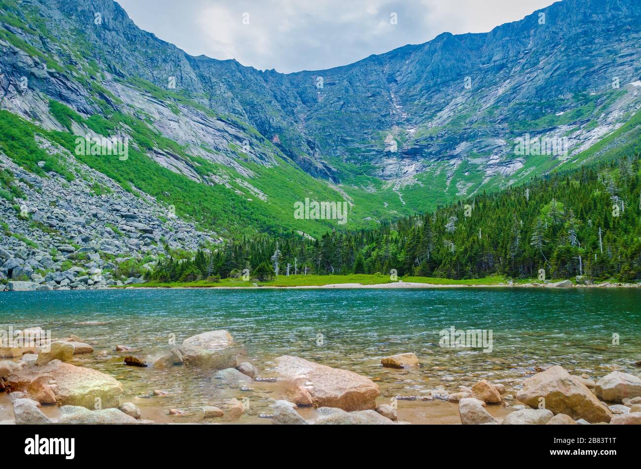 Beautiful glacial bowl with pristine Chimney Pond Mount Katahdin trail ...