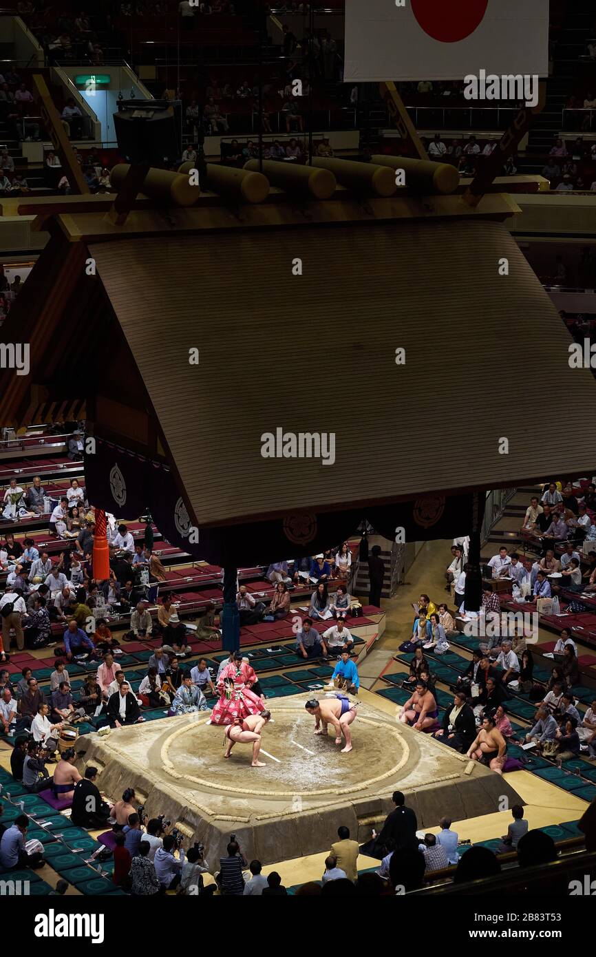 Face off in wrestling hi-res stock photography and images - Alamy