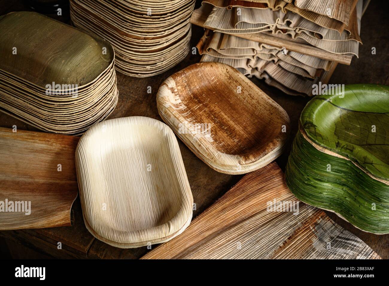 Containers made from natural materials, leaves for the environment ...