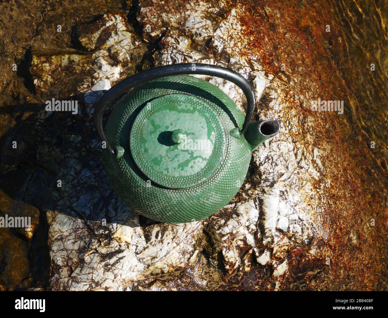 Black cast iron japanese tea pot hi-res stock photography and images ...