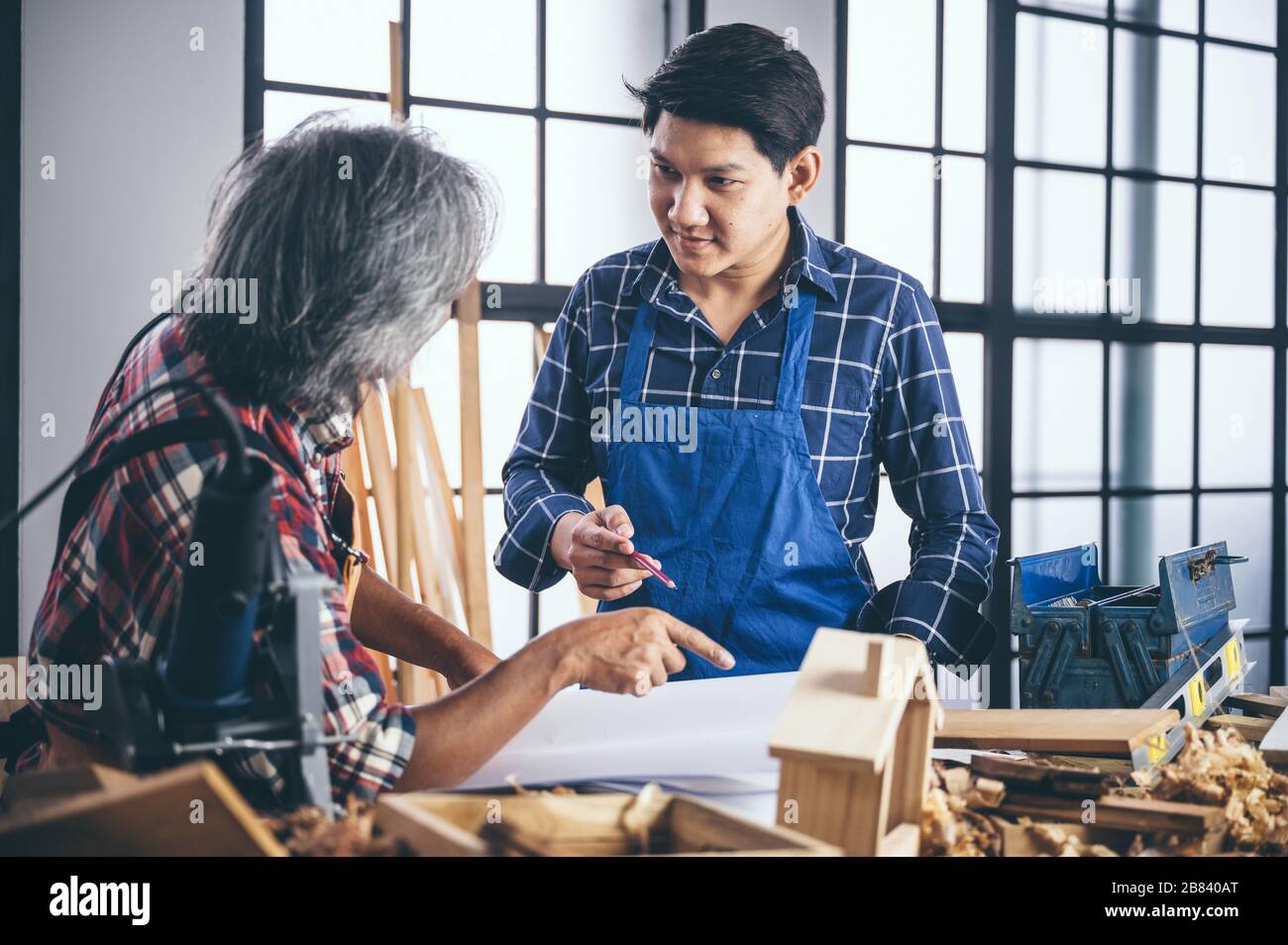 Carpentry team people plan hi-res stock photography and images - Alamy