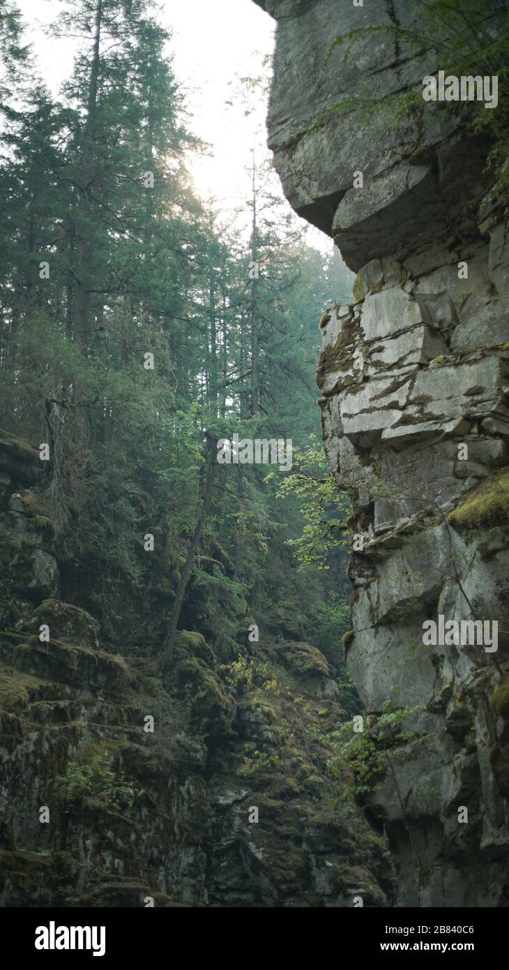 Columbia river cliff reflection hi-res stock photography and images - Alamy