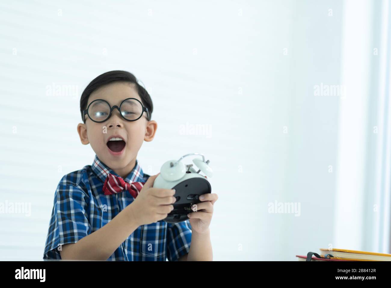 Student watching clock hi-res stock photography and images - Alamy