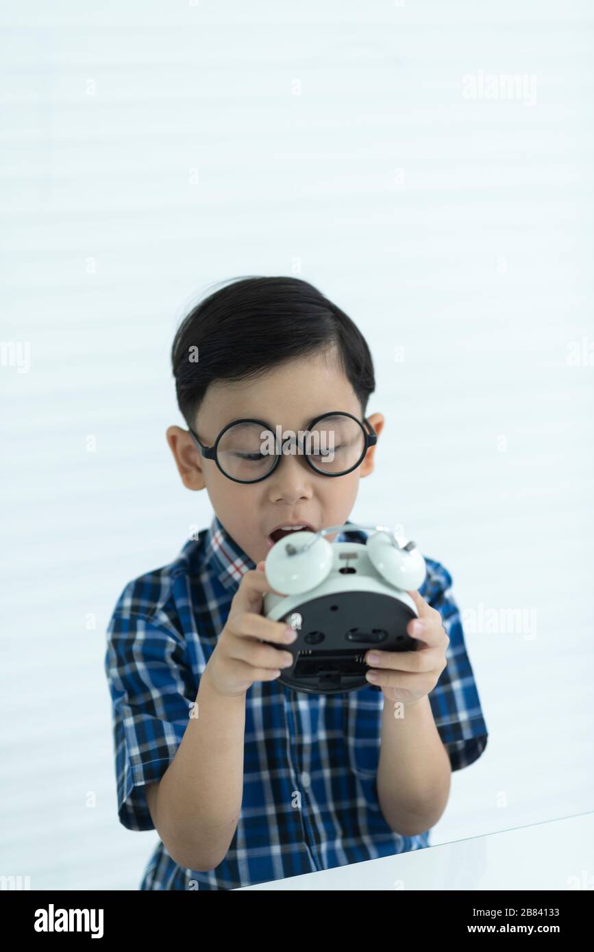 Student watching clock hi-res stock photography and images - Alamy