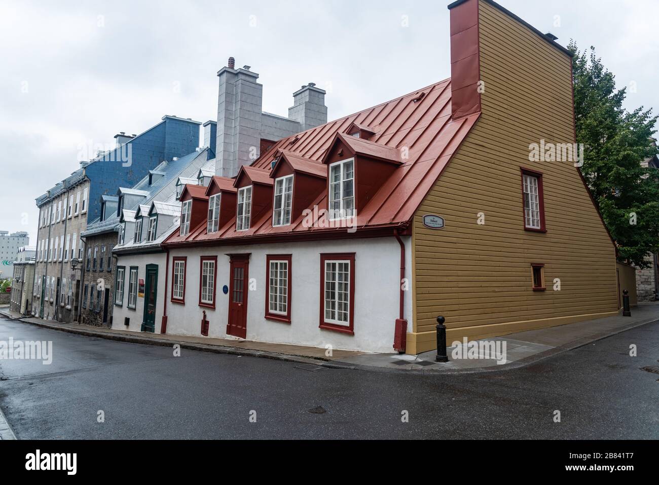 Quebec traditional houses hi-res stock photography and images - Alamy