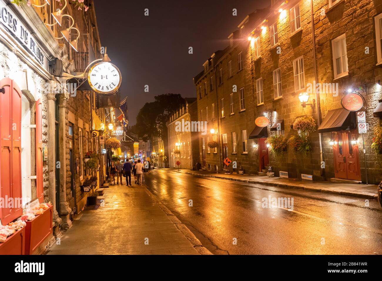 Montreal cityscape night hi-res stock photography and images - Alamy