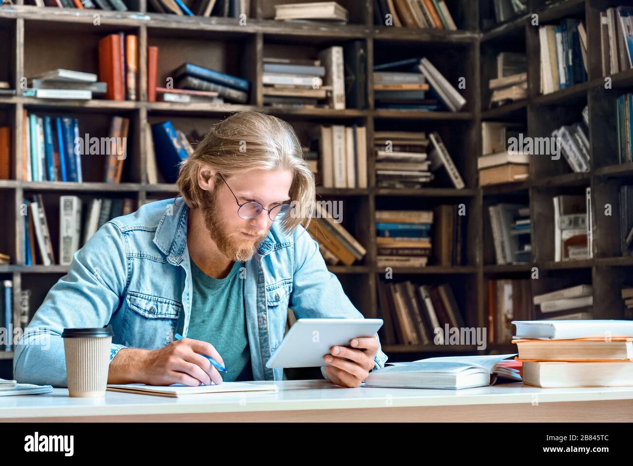 Class computer hi-res stock photography and images - Alamy