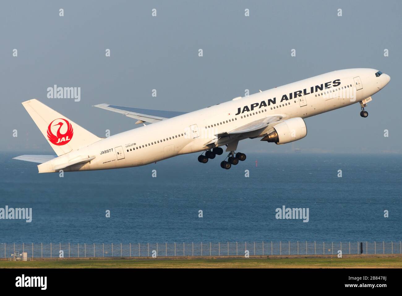 Japan Airlines, also know as JAL, Boeing 777 departing Tokyo Haneda ...