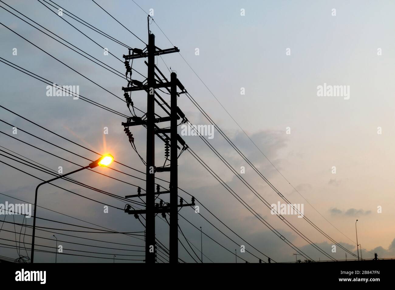 Tangle tangled wire india hi-res stock photography and images - Alamy