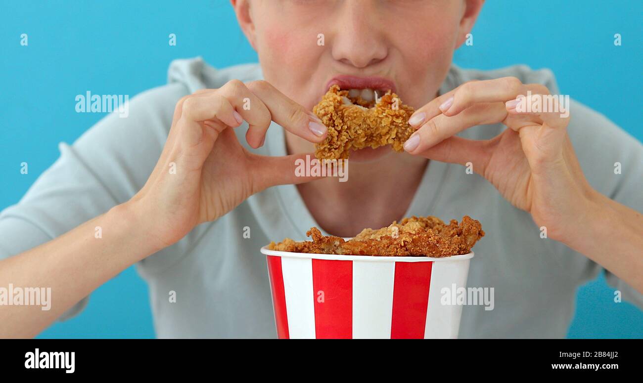 Girl eating chicken wings Stock Photo - Alamy