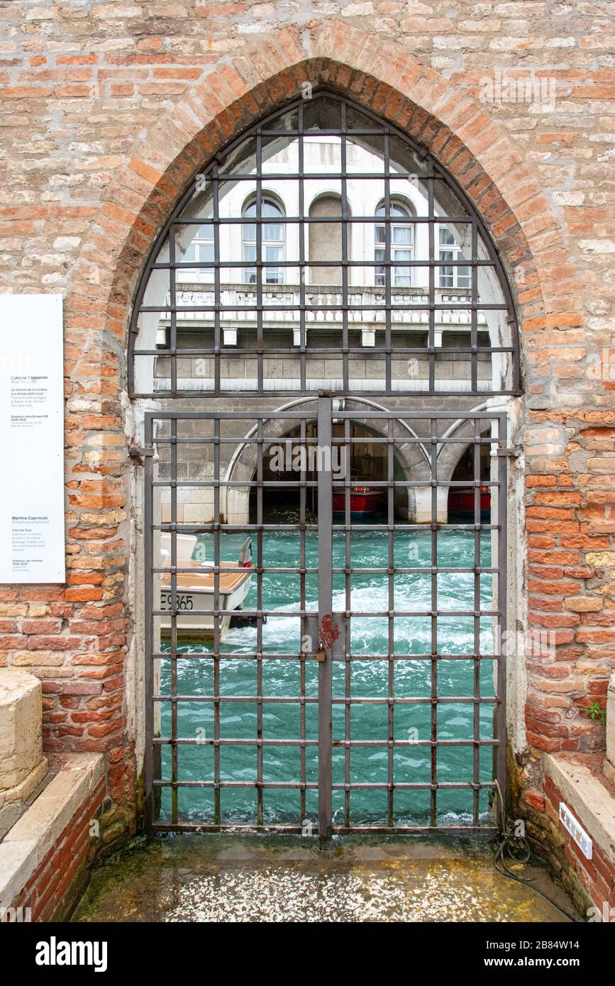 Old Gate to a Canal, Entrance Water side entrance to a Palace, Venice ...