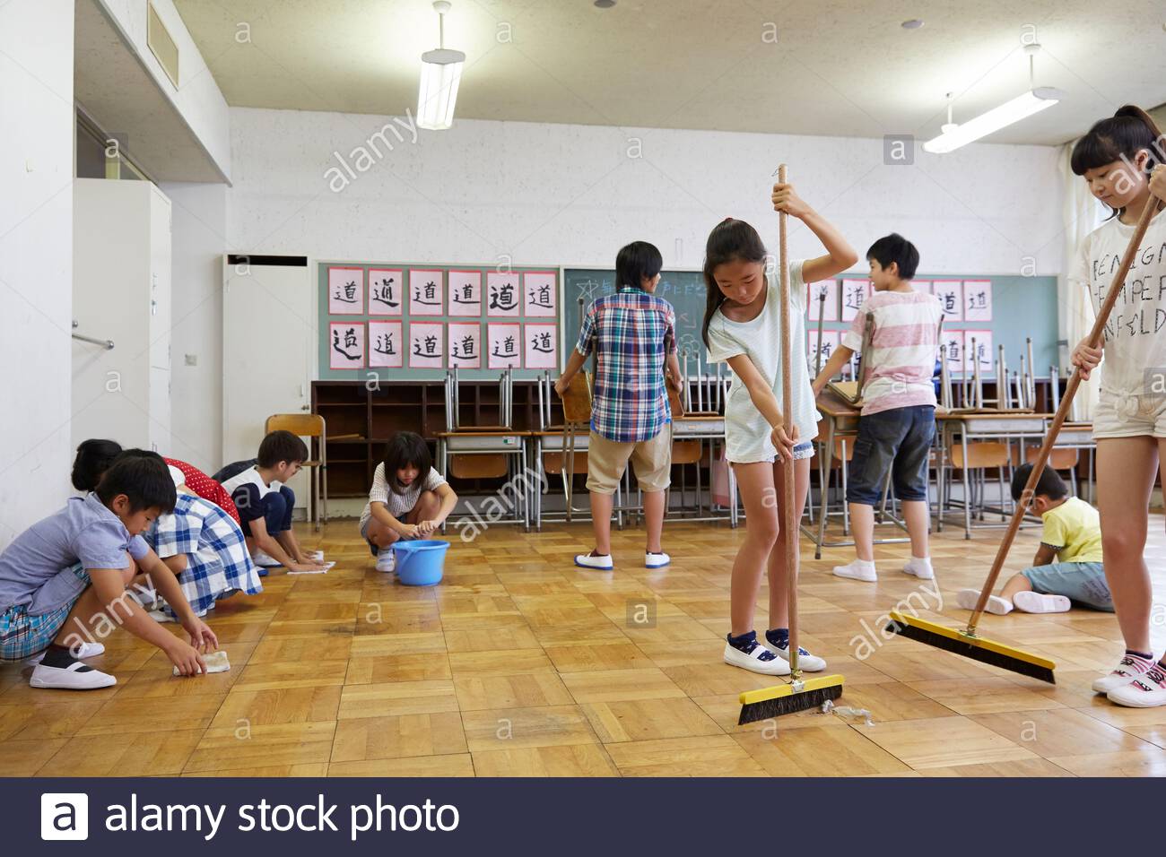Japanese Cleaning Classroom High Resolution Stock Photography and ...