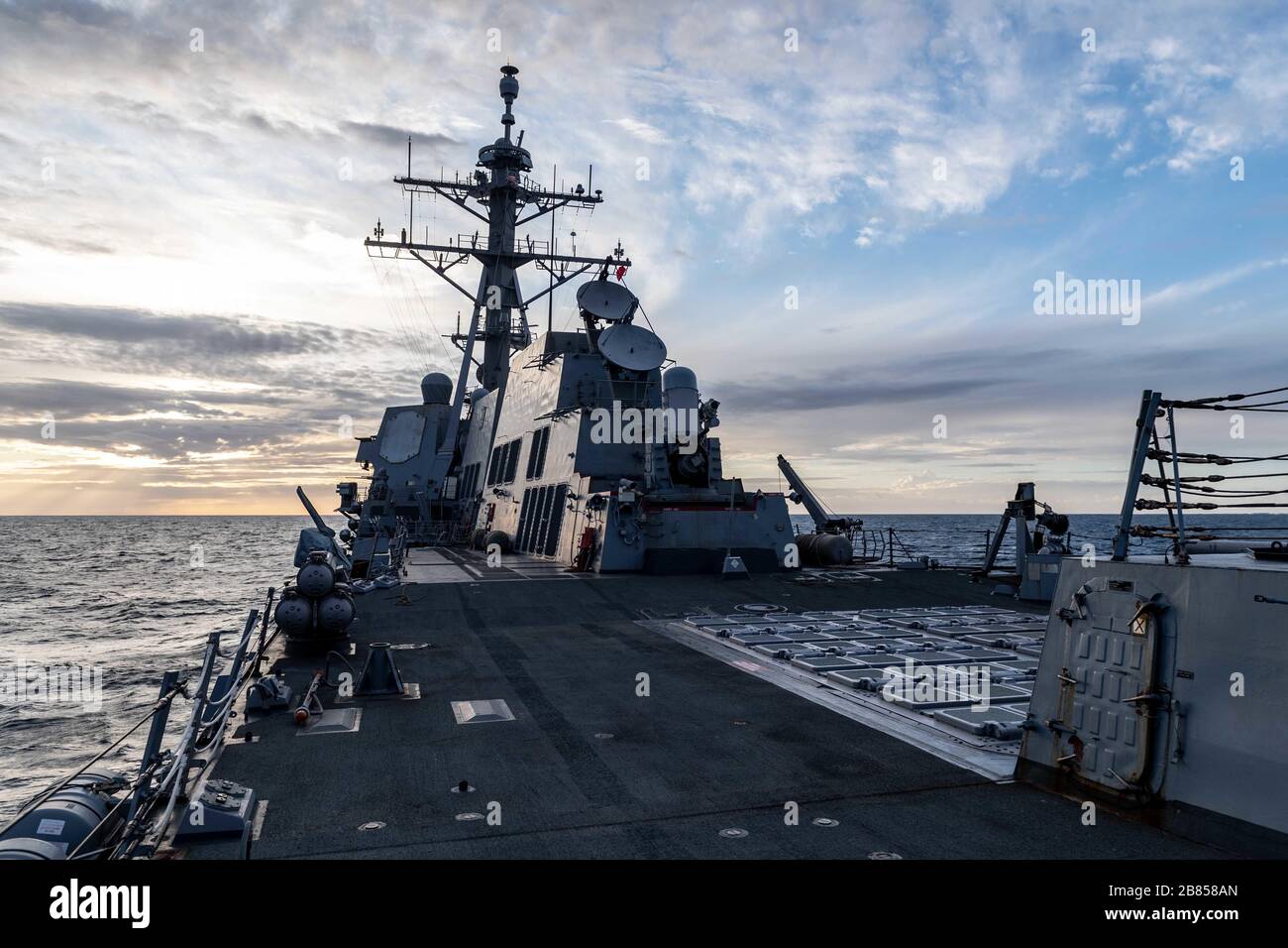 Uss truxtun hi-res stock photography and images - Alamy