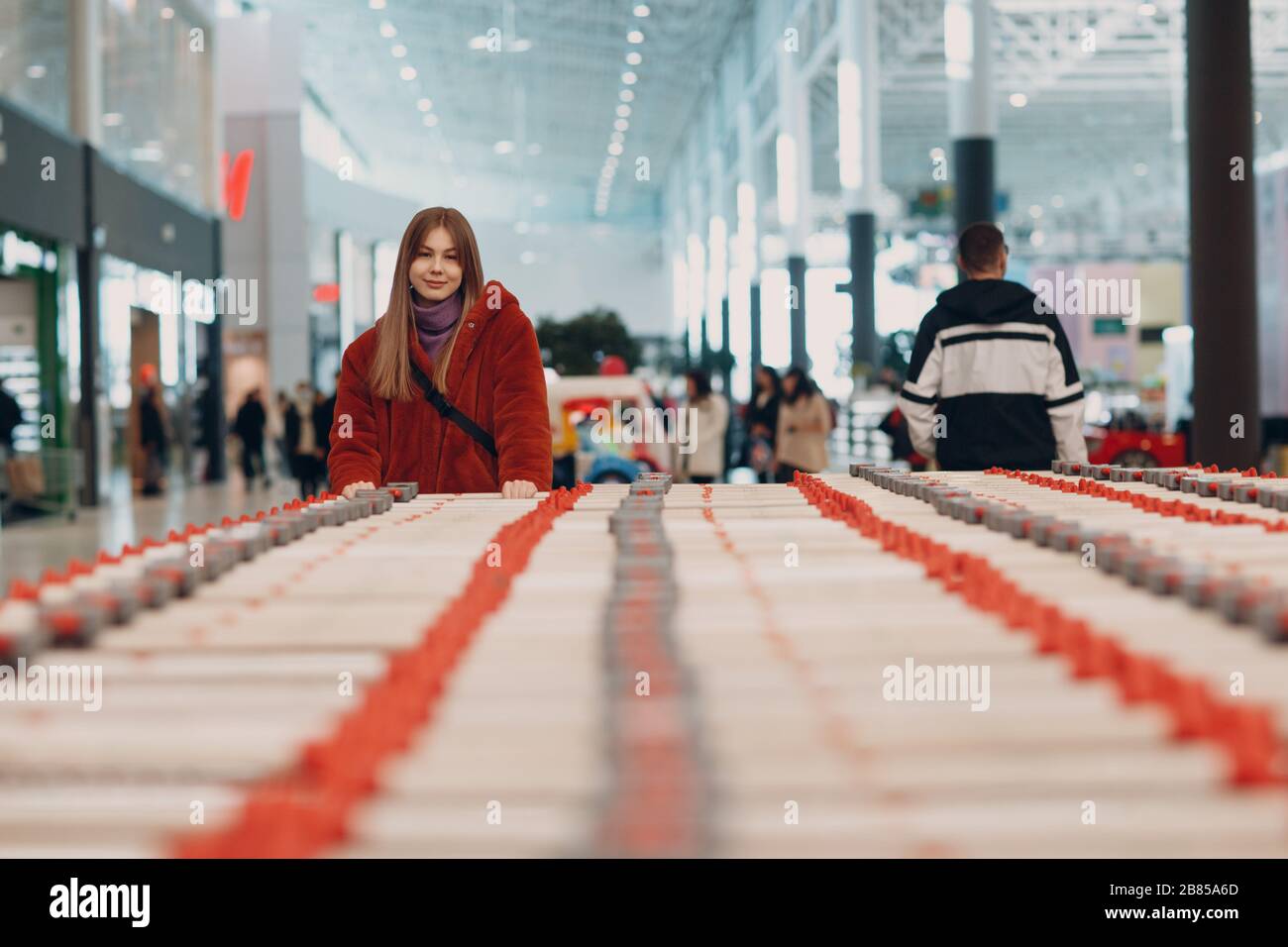 Woman pushing a cart in a grocery store hi-res stock photography and ...