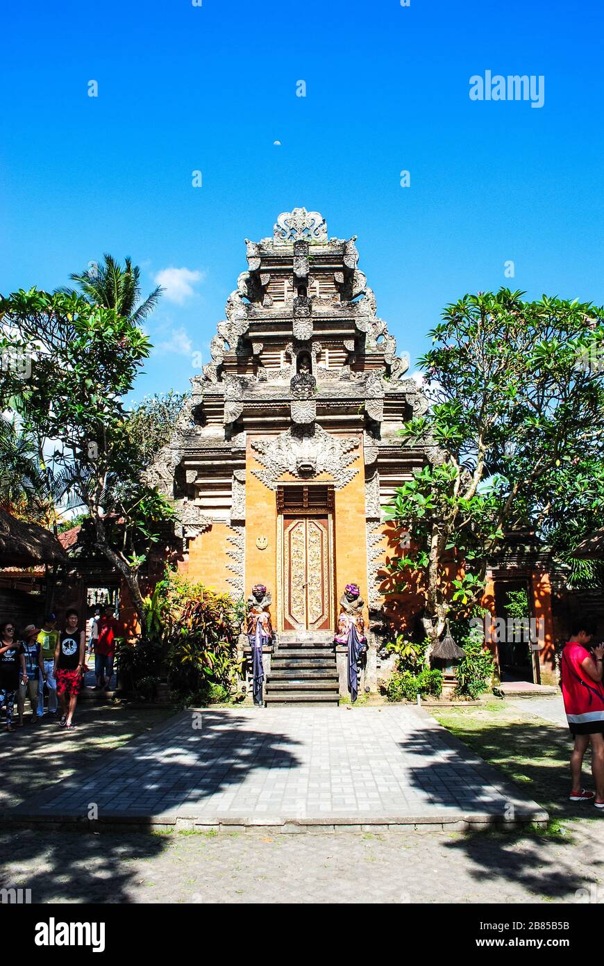 Religion and traditional temples hi-res stock photography and images ...