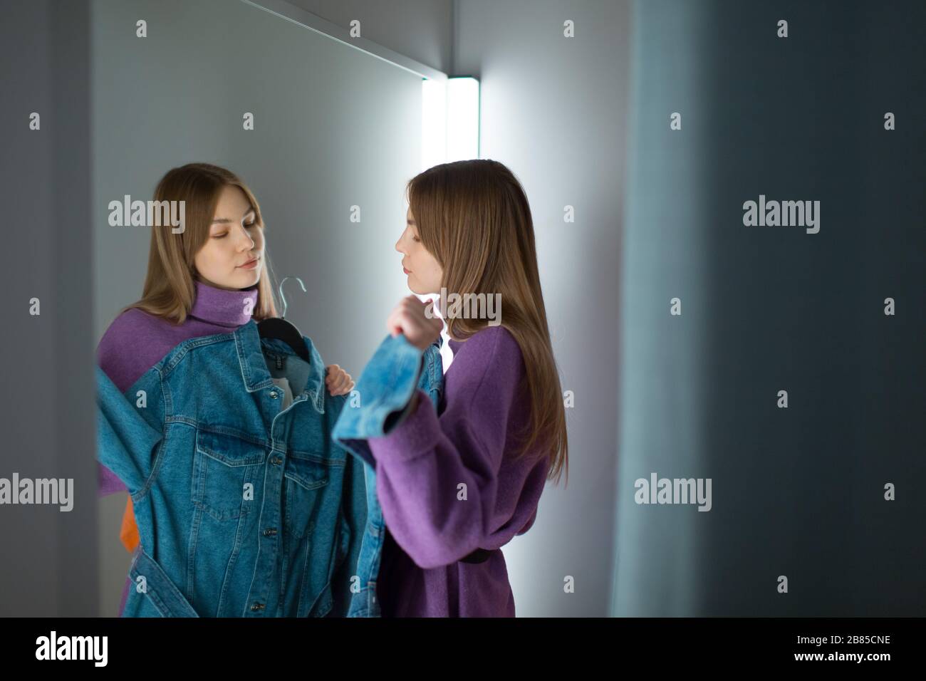 Teen girl clothes shop hi-res stock photography and images - Alamy