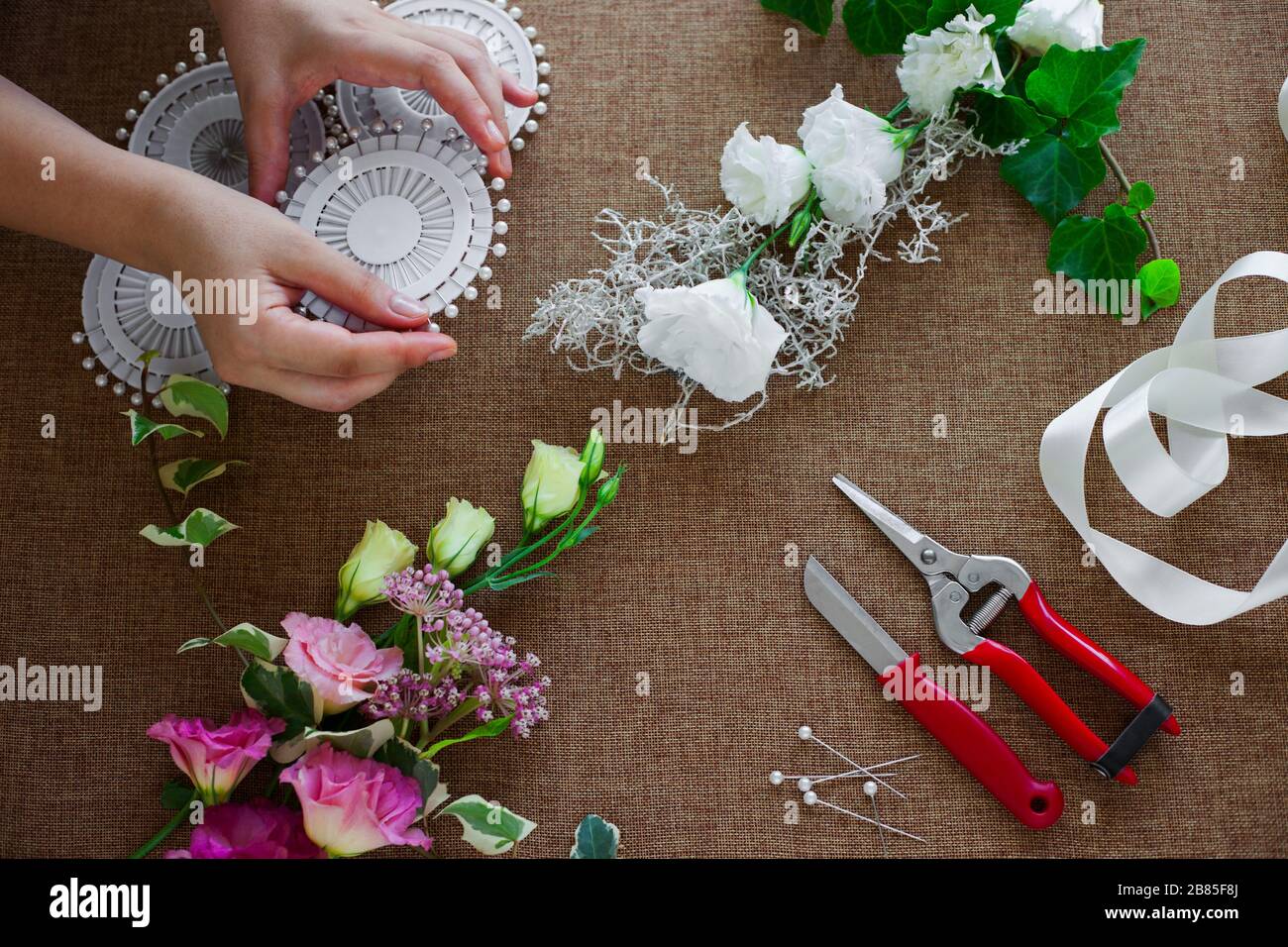 Female florist making flowers hi-res stock photography and images - Alamy