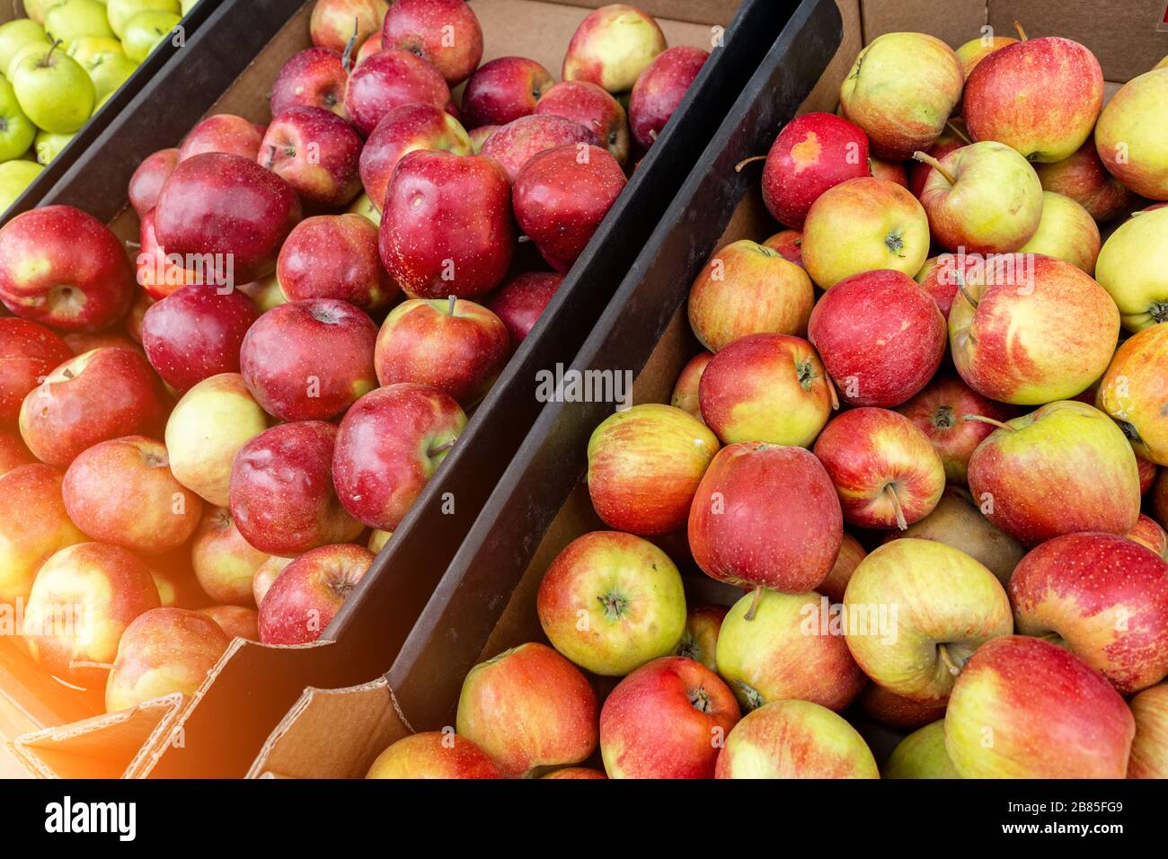 green and red apples in a box on a street store Stock Photo - Alamy