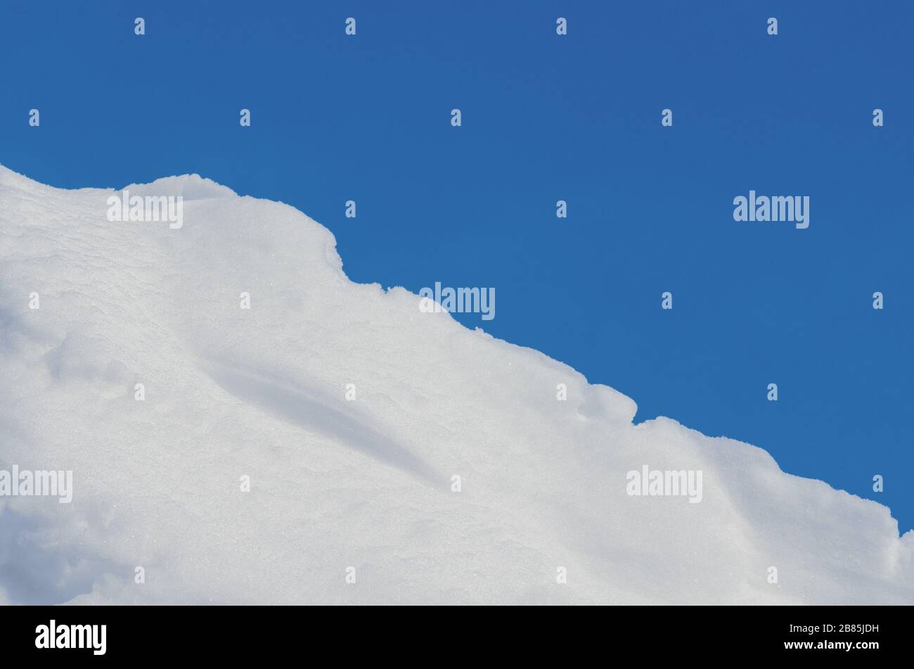 Natural winter background. Snow texture in blue tone Stock Photo - Alamy