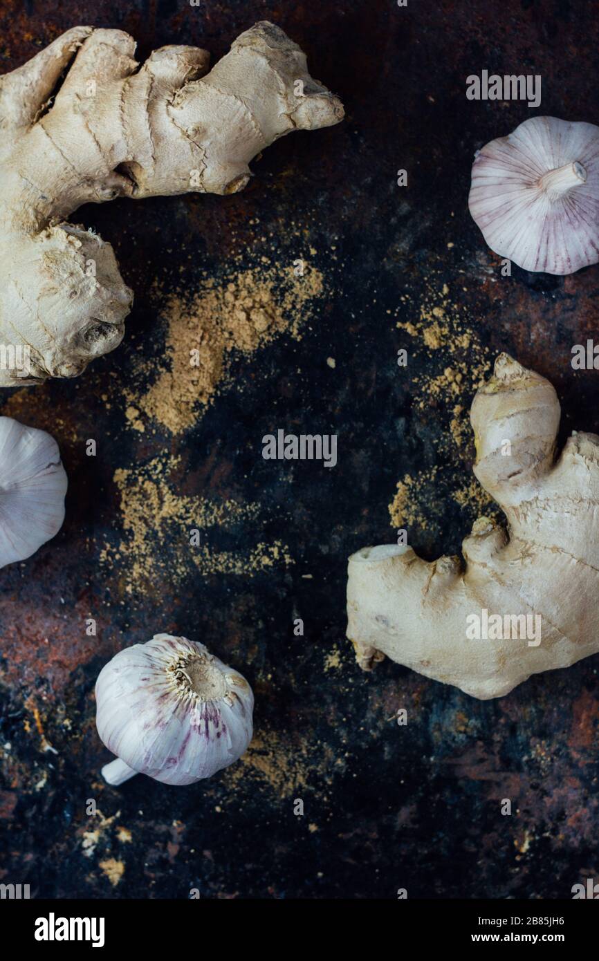 Ginger root and garlic on black rustic surface Stock Photo - Alamy