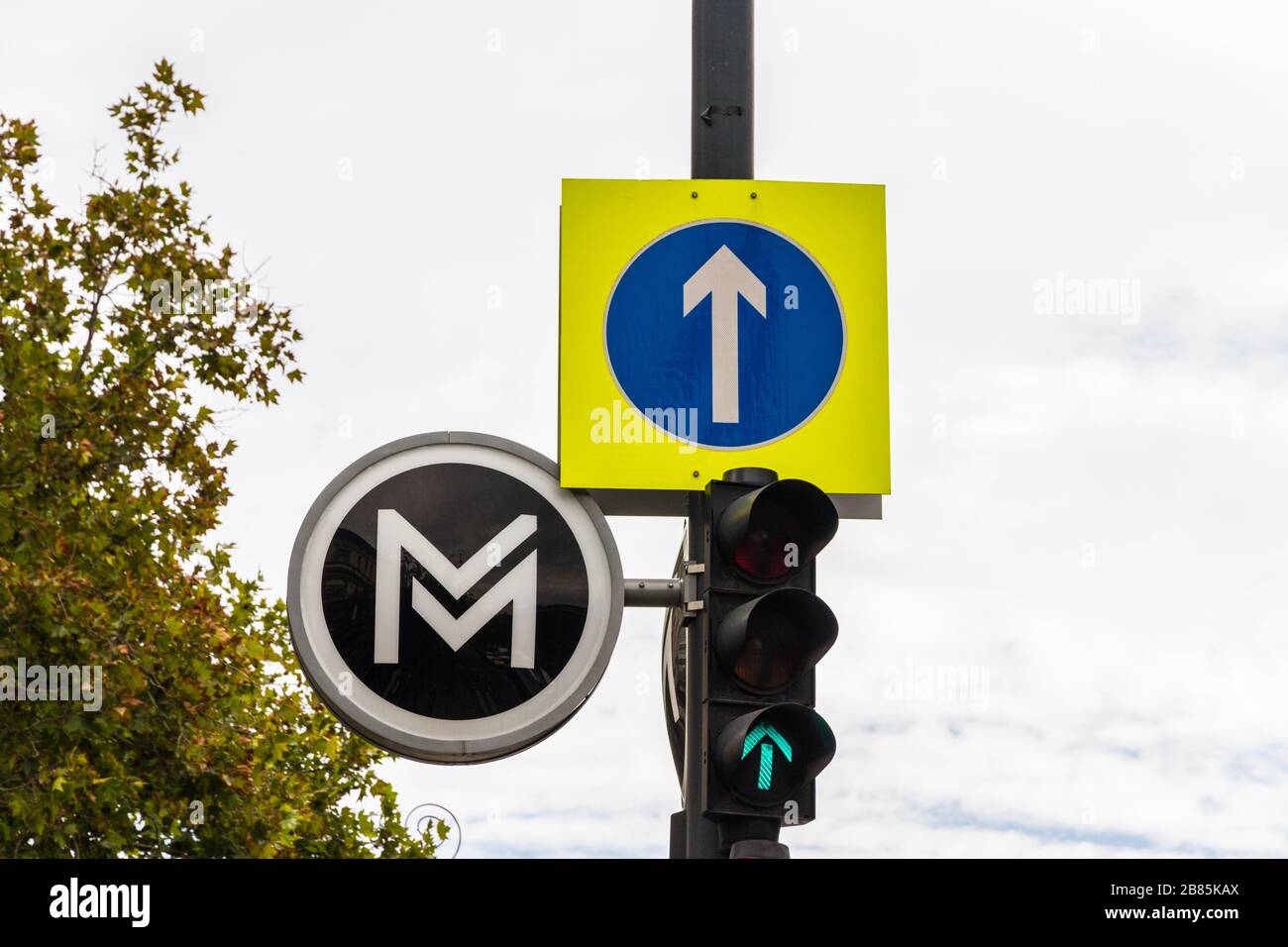 Hungarian signage hi-res stock photography and images - Alamy