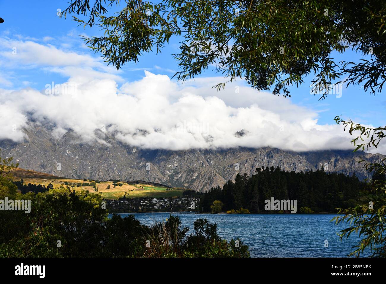 Queenstown mountain ranges hi-res stock photography and images - Alamy