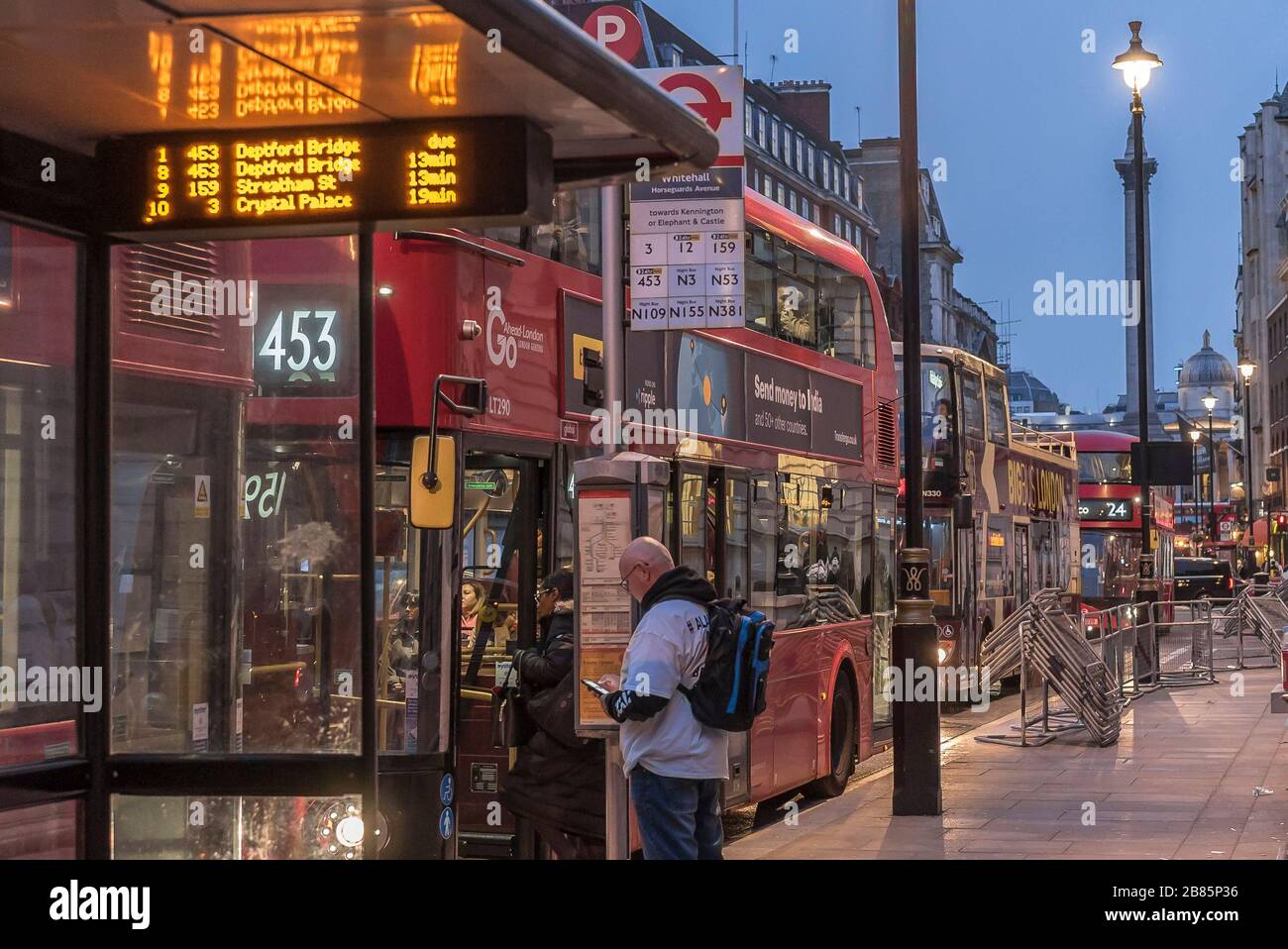 Bus london red hi-res stock photography and images - Alamy