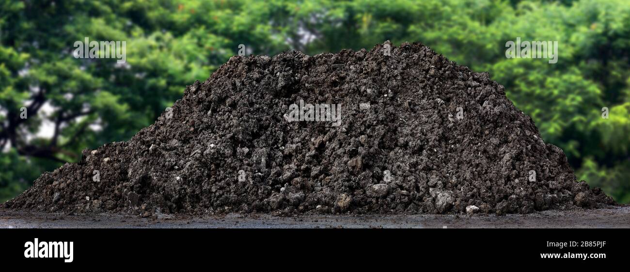 Large mound dark soil hi-res stock photography and images - Alamy