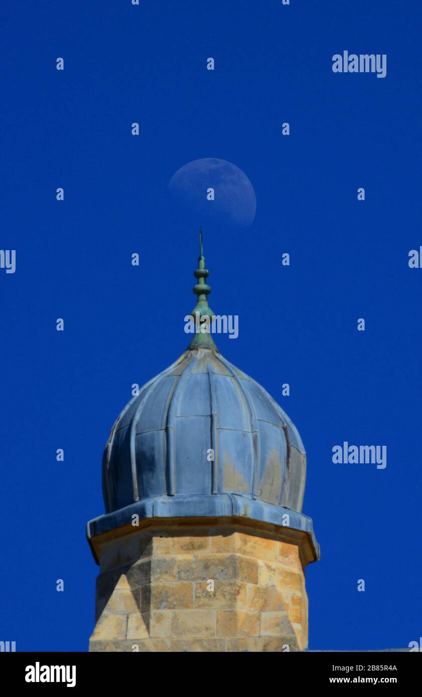 Moon rising by the Al-Aqsa mosque in Jerusalem Stock Photo - Alamy