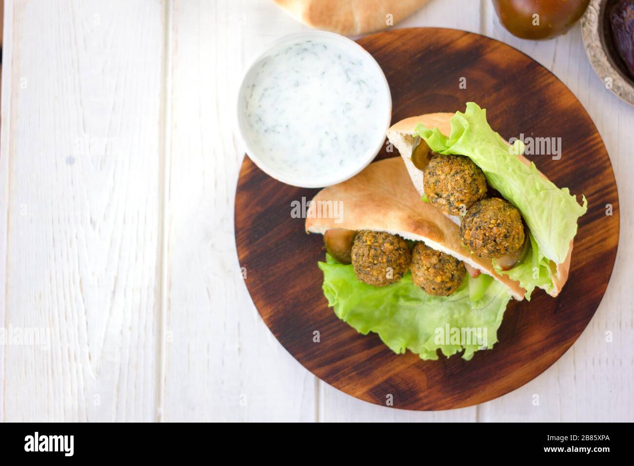 Top view of falafel with vegetables and pita bread Stock Photo - Alamy