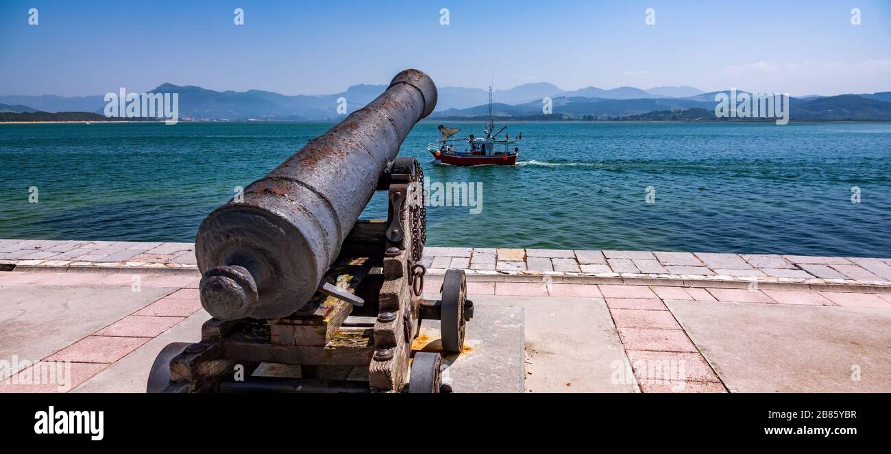 Antique old cannon pointing to the sea boat Stock Photo - Alamy