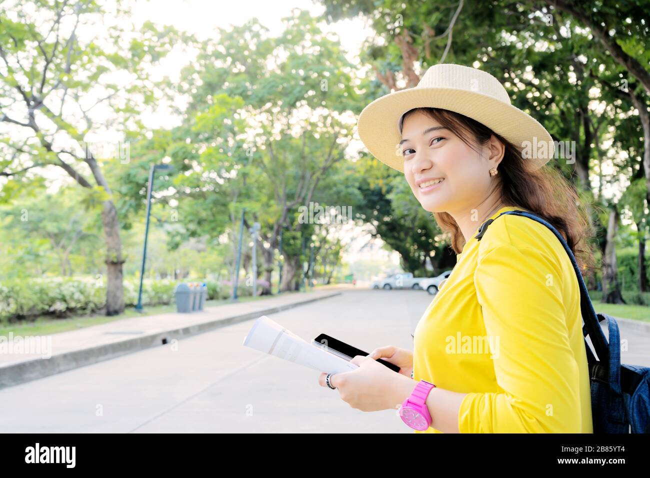 Women tourists are using smartphones to search for tourist information ...