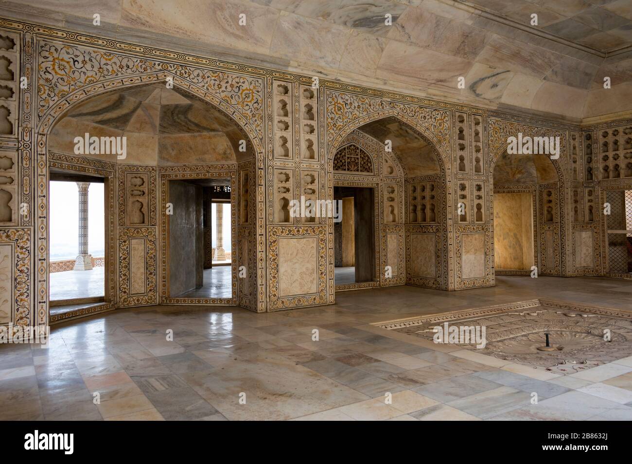 Agra fort interior architecture hi-res stock photography and images - Alamy