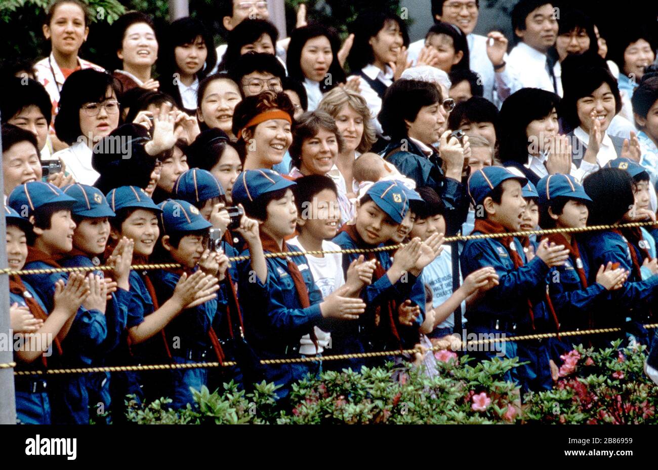 Crowds in Tokyo wait to catch a glimpse of TRH Prince and Princess of ...