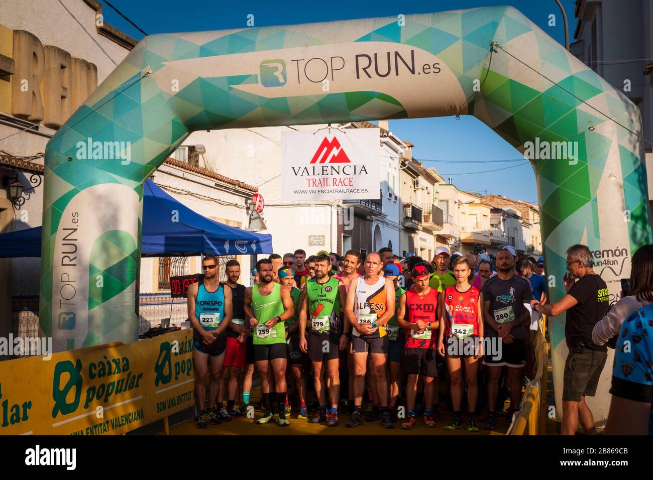 Runners starting line hi-res stock photography and images - Alamy