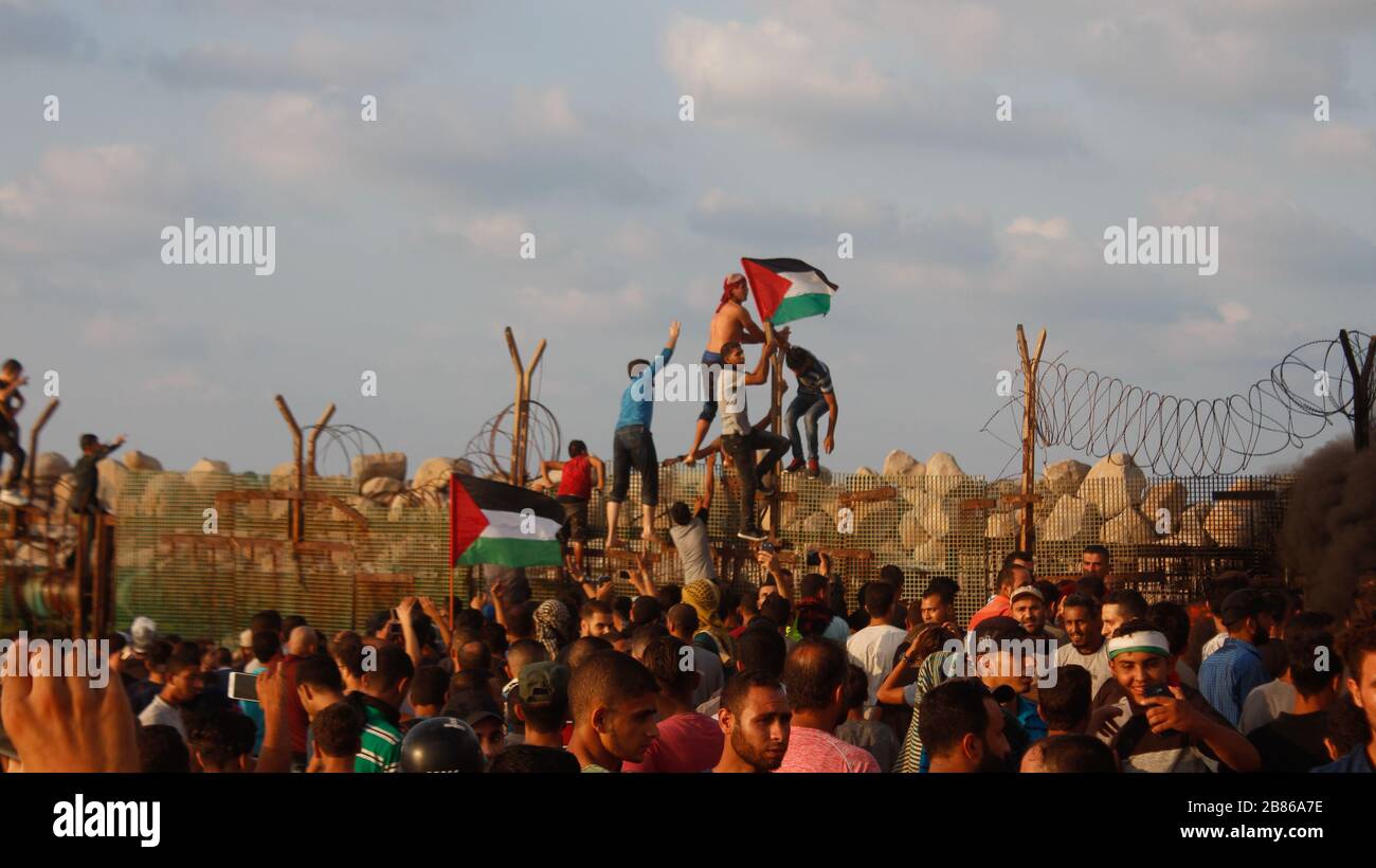 Gaza protests march of return in the border at the Israeil-Gaza border ...