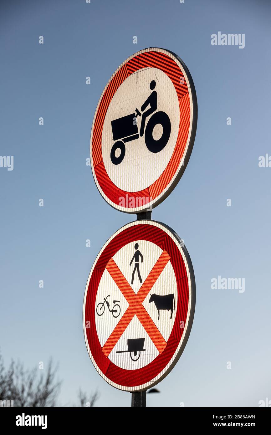 Foreigner sign hi-res stock photography and images - Alamy