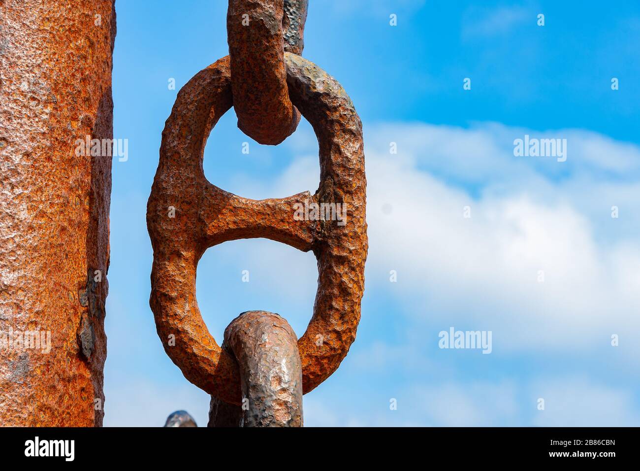 Rusty chain of an ancient anchor Stock Photo - Alamy