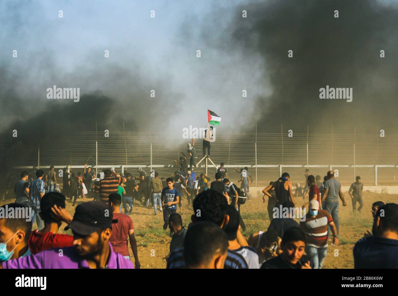Gaza protests march of return in the border at the Israeil-Gaza border ...