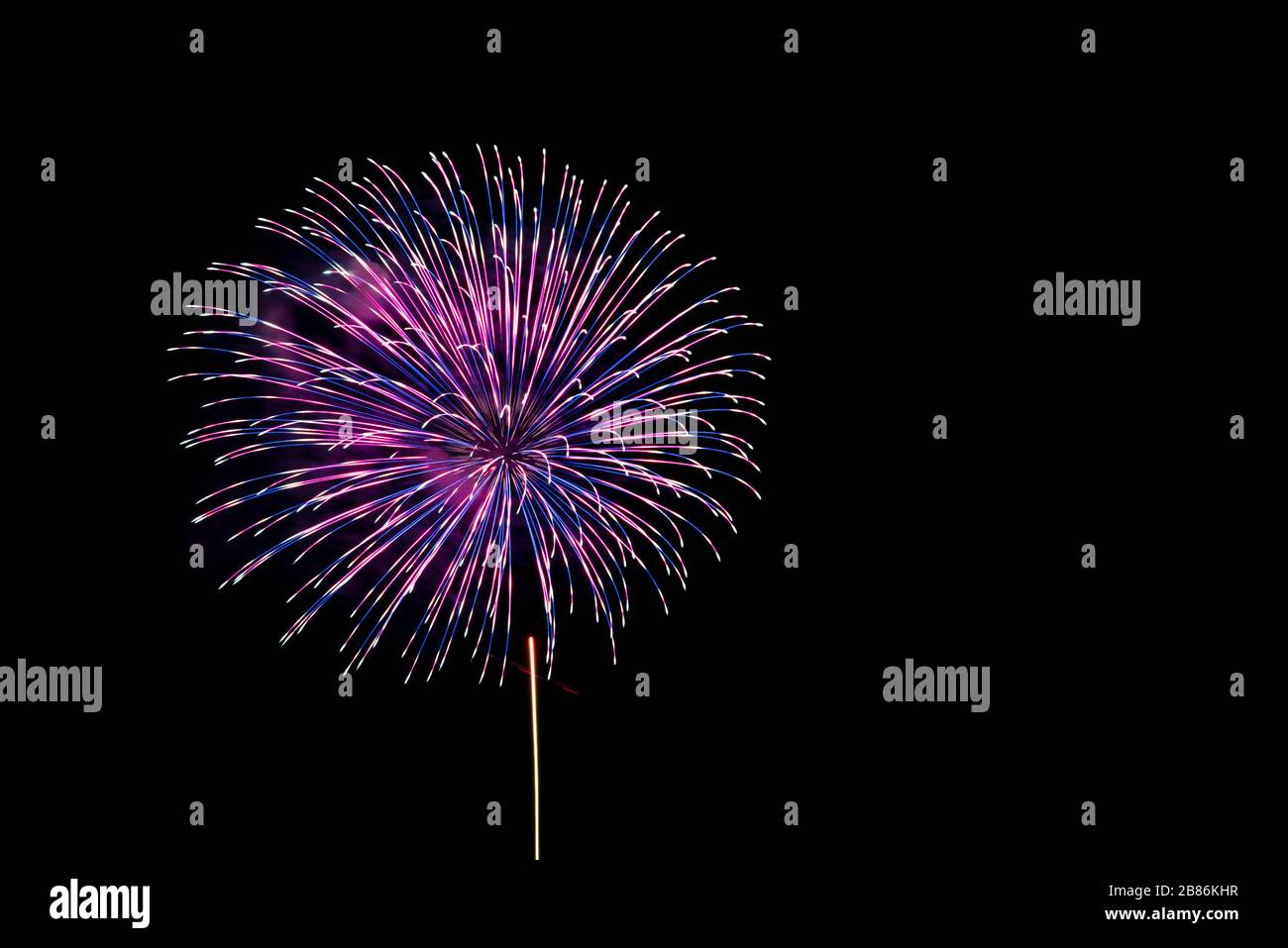 Solo fireworks hi-res stock photography and images - Alamy
