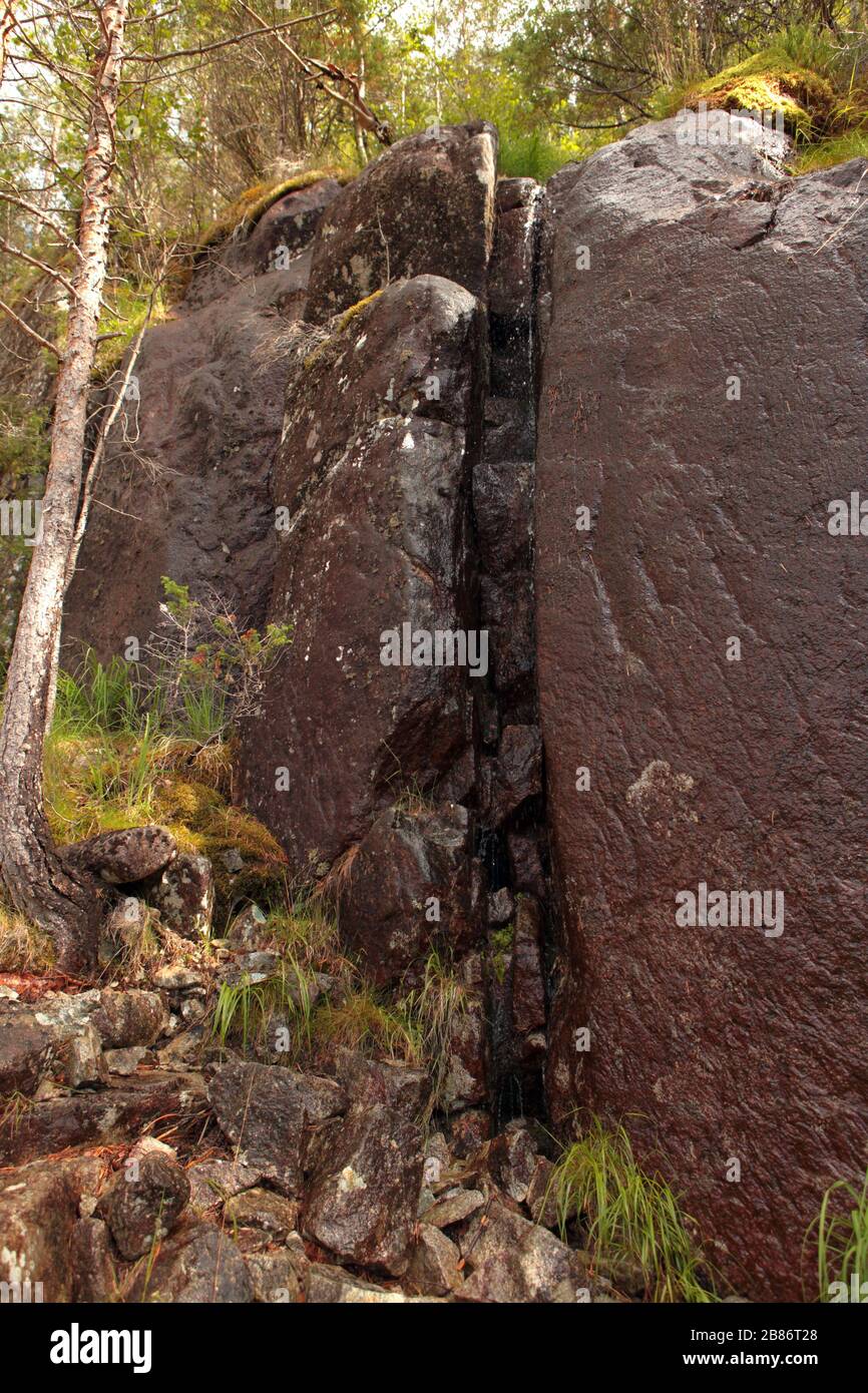 big fault or scratch on the rock. brown rock structure close up. Pile ...