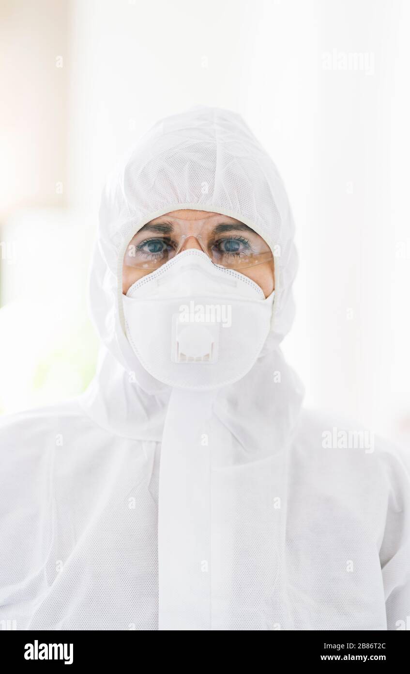 Virus protection suit hi-res stock photography and images - Alamy