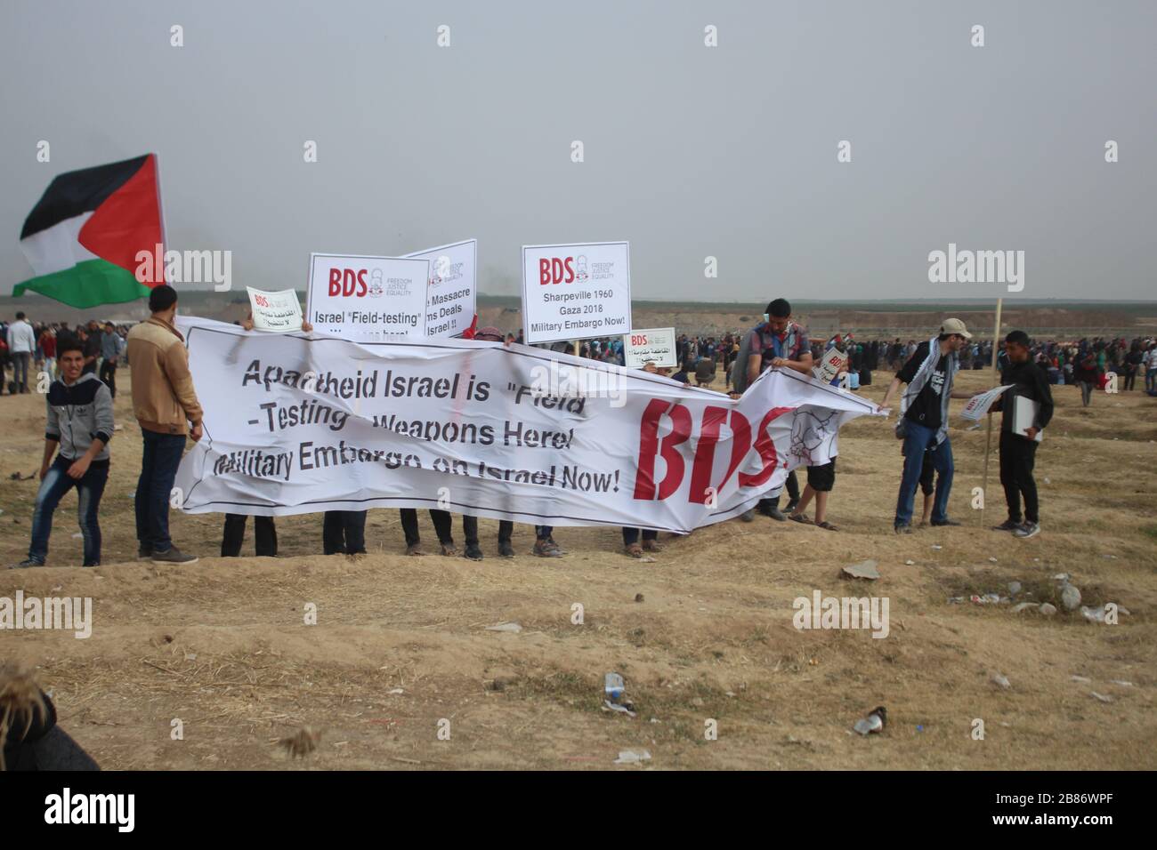 Gaza protests march of return in the border at the Israeil-Gaza border ...