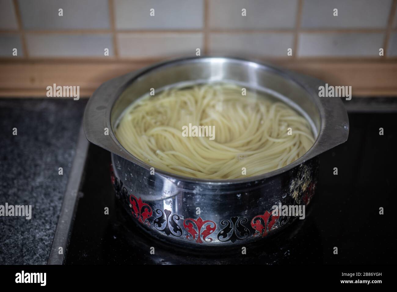 Spaghetti pasta in a pot Stock Photo - Alamy