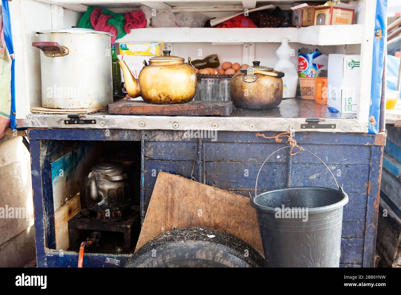 Field kitchen hi-res stock photography and images - Alamy