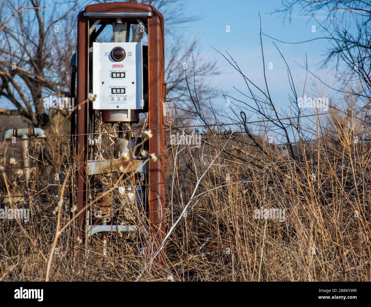 Old gas field hi-res stock photography and images - Alamy