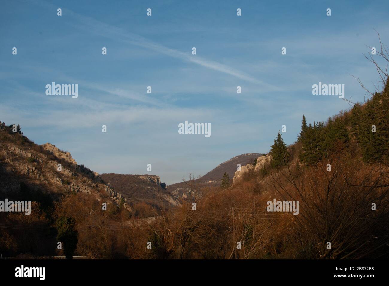 Blue tree hill mountains hi-res stock photography and images - Alamy