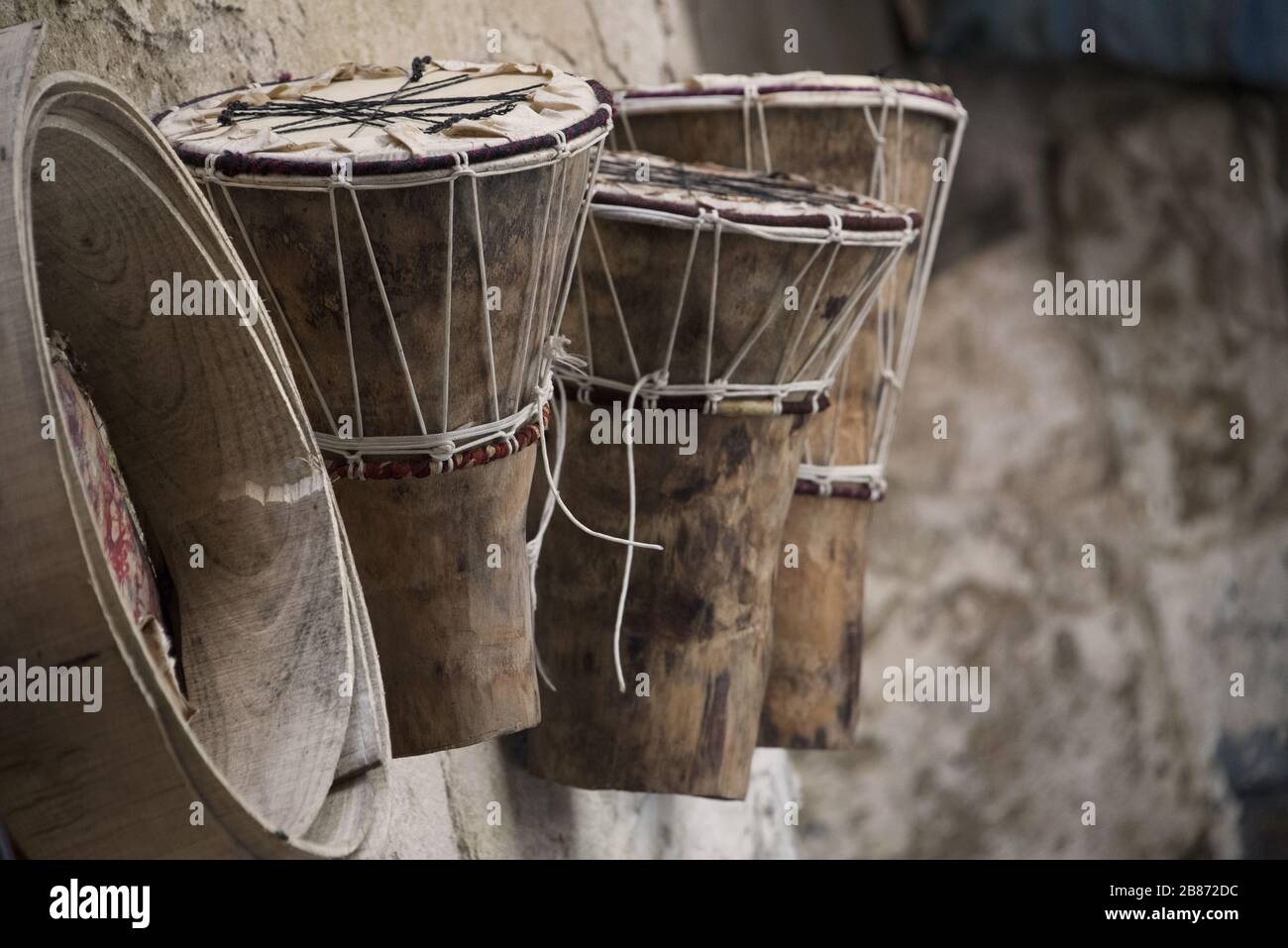 String instruments morocco hi-res stock photography and images - Alamy